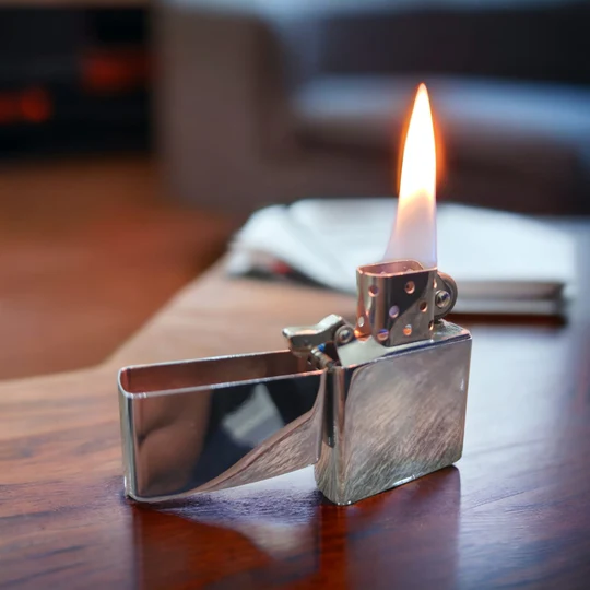 Silver Spark Lighter – Sleek Ignition for Everyday Use